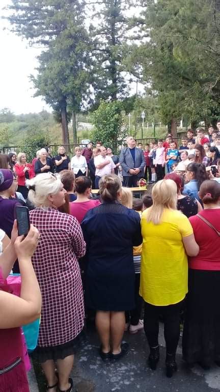 ოფურჩხეთის საჯარო სკოლაში სასწავლო წელი საზეიმო ღონისძიებით დაიწყო ეტალონი