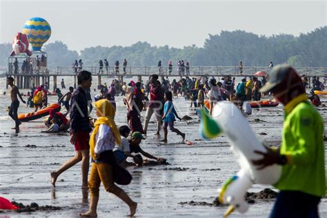 Beach Tour Tanjung Pakis Karawang Antara Foto
