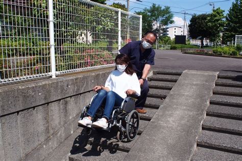 【コラム】介護タクシーで知っておきたい介助のはなし〈階段介助編〉 介護タクシー案内所