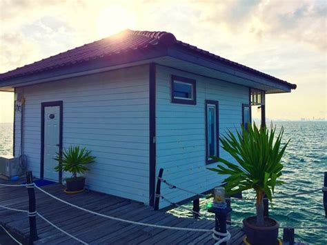 บ้านริมน้ำเกาะล้าน ที่พักวิวทะเล เสพบรรยากาศสไตล์มัลดีฟส์