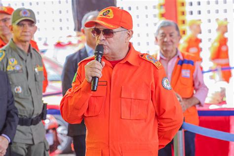 Rafael Fonteles entrega R 8 milhões em veículos e equipamentos para melhoria da estrutura do