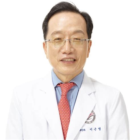 Professor Lee Geun Young Of Hallym Universitys Gangnam Sacred Heart H