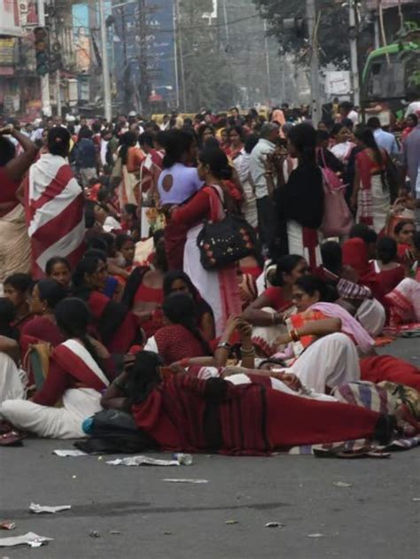 सरकारी लाठी खाकर भी चार दिन से सड़कों पर डटी आंगनबाड़ी सेविका बढेगी