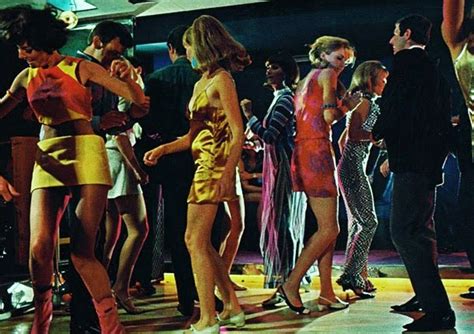 SWINGING LONDON S REVOLUTION Swinging Sixties Swinging London Retro Girls