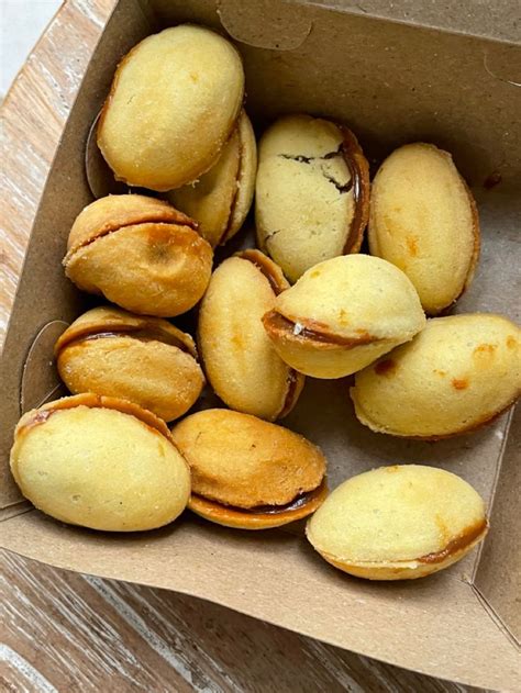 Орешки с вареной сгущенкой