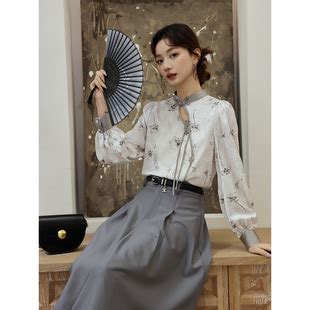 起范 春季新款新中式国风盘扣衬衫女缎面气质小众花纹衬衣82001 阿里巴巴