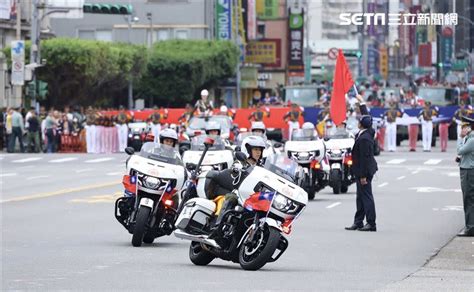 圖集／國慶大典圓滿落幕！精彩主題表演「看這邊」 陸軍官校展旗超壯觀