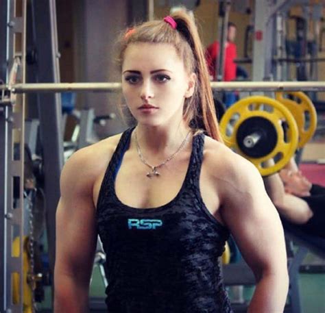 Muscle Barbie Η 20χρονη bodybuilder με το αγγελικό πρόσωπο pics
