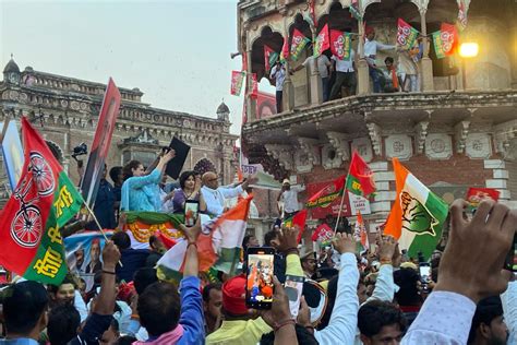 Priyanka Dimple Hold A Grand Road Show In Varanasi The Statesman
