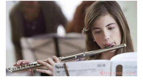 长笛坐式姿势演奏方法 长笛教程 长笛学习网