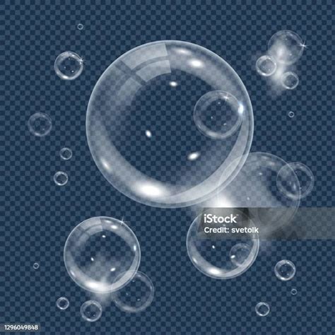 투명 한 배경에 격리 된 흰색 수중 거품 반사가 있는 공기 또는 비누 물 거품의 사실적인 벡터 그림 생태 보호의 개념 지구 또는 환경 관리를 저장 비누 거품에 대한 스톡