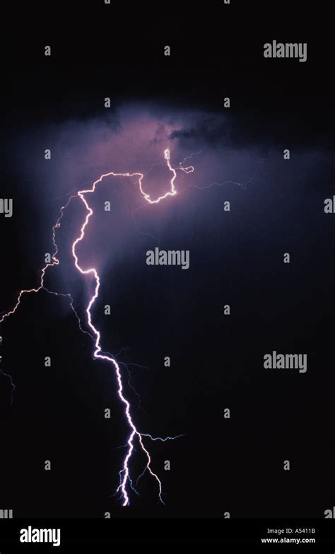Single Lightning Bolt High Resolution Stock Photography And Images Alamy