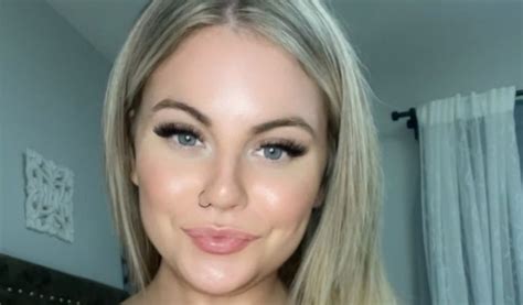 Cam Model Finny Releases New Scene With Newcomer Aria Six Avn