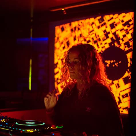 Sarah Jae · Artist Profile