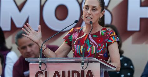 Dónde compra Claudia Sheinbaum su ropa con bordados tradicionales Infobae
