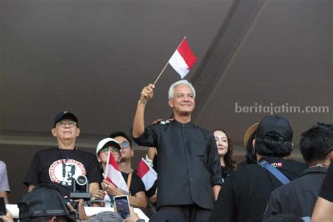 Ganjar Pranowo Disambut Riuh Tepuk Tangan Ribuan Pendukungnya Di Sidoarjo