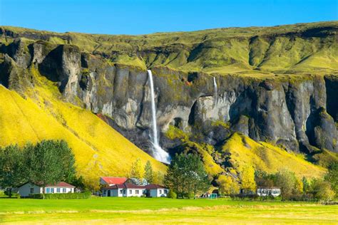 Foss á síðu Iceland Travel Guide