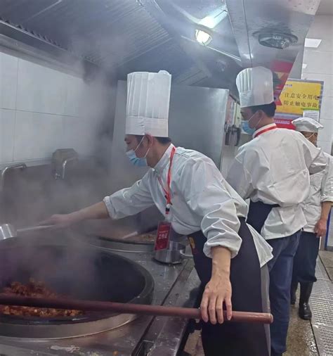 切磋特色菜，厨艺互帮学——“我为师生办实事”支部共建活动