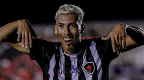 Botafogo PB goleia o São Paulo Crystal no Almeidão