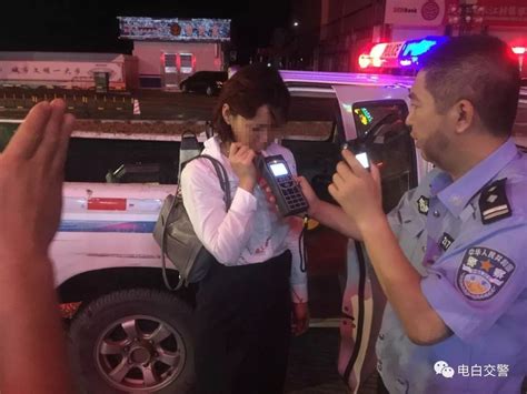 电白一美女酒量惊人，喝完茅台喝啤酒，结果
