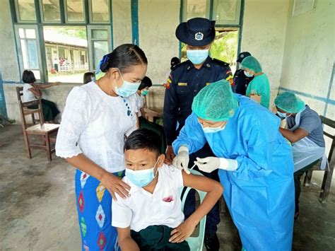 မာန်အောင်မြို့နယ်တွင် အသက် ၁၂ နှစ်အထက်ကျောင်းသား သူများအားကိုဗစ် ၁၉ရောဂ