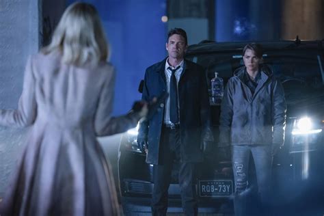 Batwoman Boss Teases How Season 2 Will Handle Kate Kanes Absence
