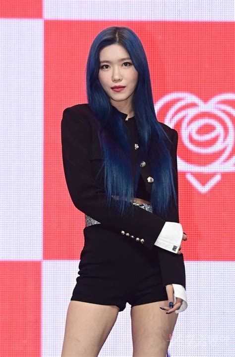 포토 우주소녀 다원 ‘블루 헤어 어때요 스포츠동아