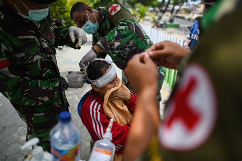 Foreign Aid Picks Up For Indonesias Quake Survivors Death Toll Rises