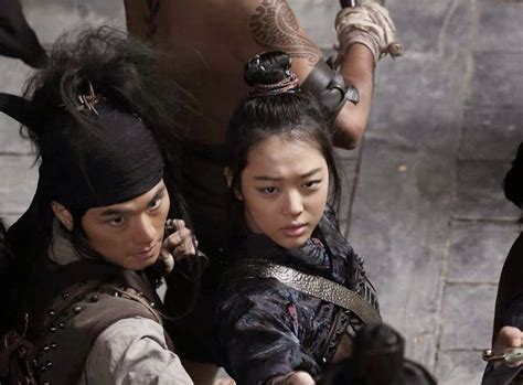 Lee Yi Kyung And Sulli In The Pirates Pirates Fall In Luv Hair Styles