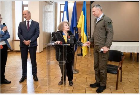 У вайбер групі Київського центру незрячих реабілітанти прослухали