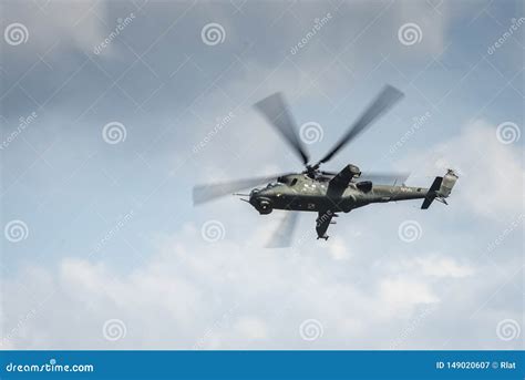 Helic ptero Del MI 24 Simult neamente Fotografía editorial Imagen de