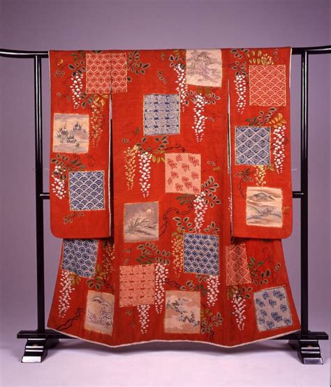 緋綸子地藤花十二ケ月色紙文様染繍絞振袖 ToMuCo Tokyo Museum Collection