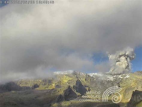 Volcán Nevado Del Ruiz Columna De Ceniza Emitida Superó Los 3 Mil
