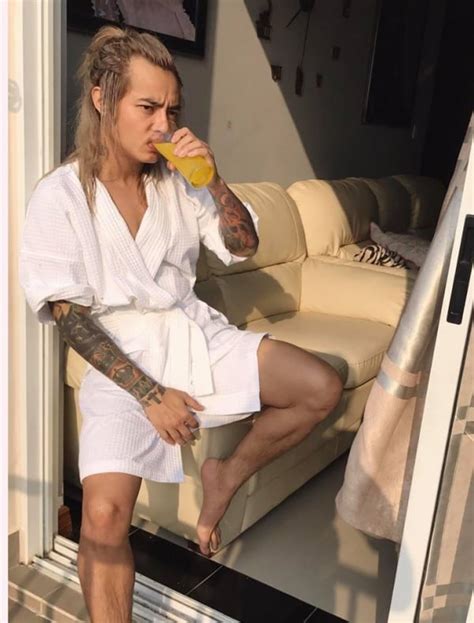 ပရိတ်သတ်တစ်ယောက်ရဲ့ အနမ်းကို အမှတ်မထင်ရရှိလိုက်တဲ့ စွမ်းဇာနည် Myanmarload