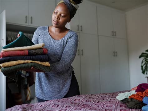 5 easy ways to declutter your closet for the spring essence