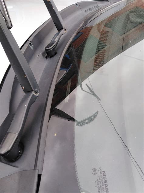 Уплотнитель лобового стекла от ВАЗ 2110 в Nissan Tiida на жабо — Nissan ...