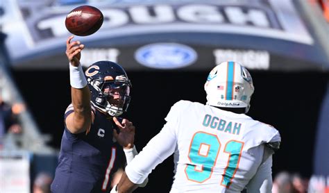 Rating Justin Fields Against Games Current Top Qbs Sports