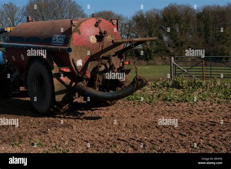 épandeur de fumier de ferme Banque de photographies et dimages à haute résolution Alamy