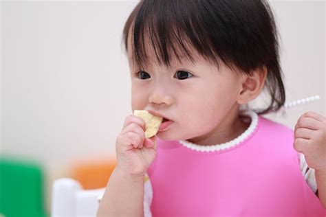 【離乳食後期】食べない、進まない離乳食の困りの原因と対処法 Mamatasママタス 離乳食 離乳食 手づかみ 離乳食レシピ