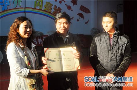 四川在线：传承中国非遗 泸州分水油纸伞校园展演媒体视角四川省泸州市第一中学校