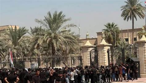 العراق أنصار مقتدى الصدر يقتحمون القصر الجمهوري والسلطات تعلن فرض حظر