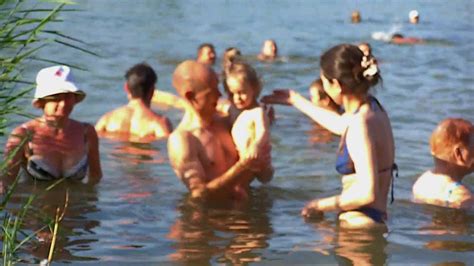 Викино первое купание в озере Youtube