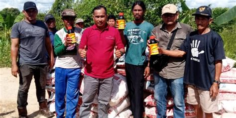 Disbun Kukar Distribusikan Pupuk Dan Saprodi Bagi Pekebun Kurang Mampu