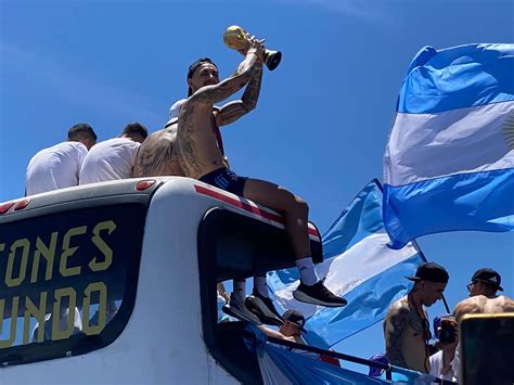 La Historia Detrás De La Foto Más Viral De La Caravana De Argentina El