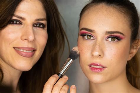 Maquillajes Y Peinados Para Las Fiestas Siete Opciones Para Lucir