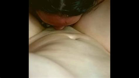 الديوث في المنزل بينما زوجته تفعل مثلية الجنس أشياء غير أخلاقية Xxx