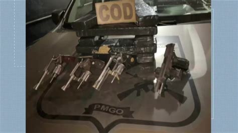 Vídeo Quatro Homens Suspeitos De Tráfico De Drogas Morrem Em Tiroteio