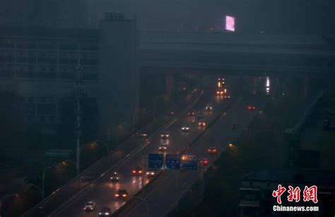 武汉突降暴雨 白昼如黑夜 搜狐大视野 搜狐新闻