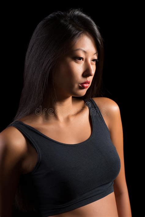 Mooie Jonge Aziatische Vrouw Stock Afbeelding Image Of Donker