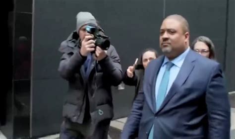 Manhattan Da Says He Wants To Track Down Migrants Who Attacked Cops